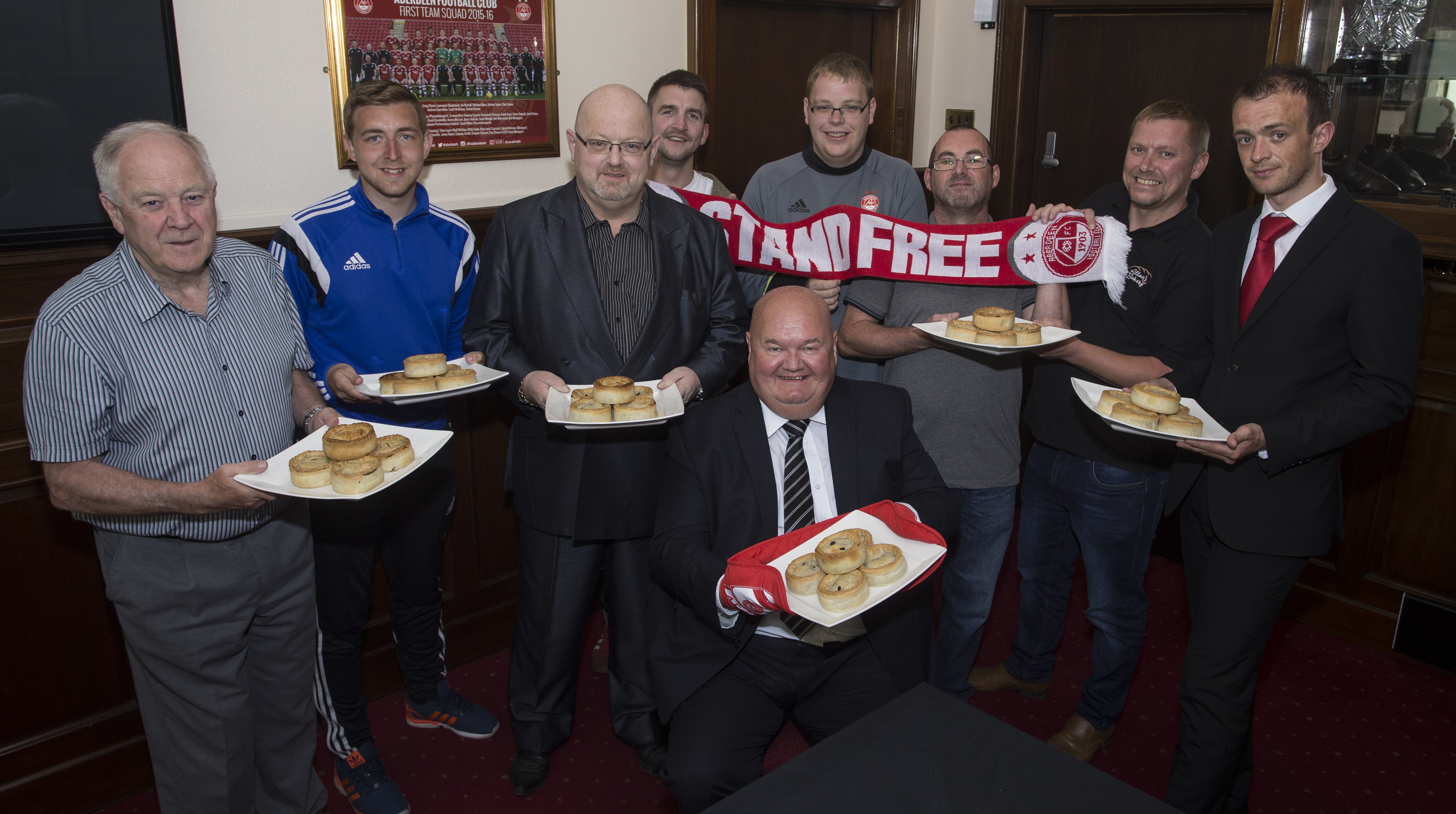 Aberdeen FC | Dons supporters help deliver new Pittodrie Pie