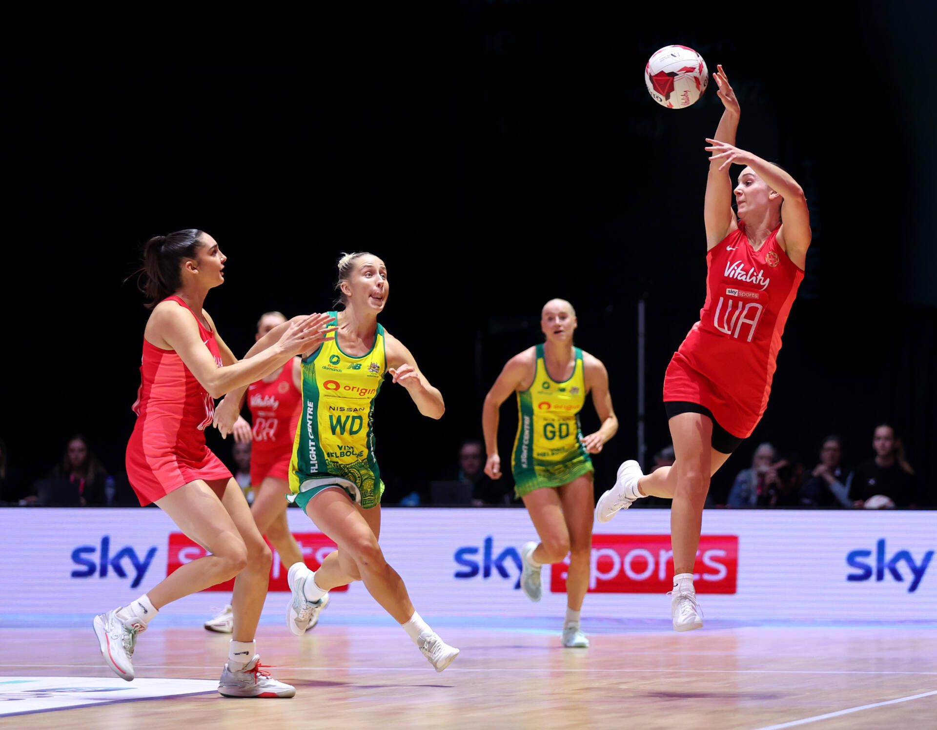 England Netball | Natalie Metcalf announces she is expecting her first baby