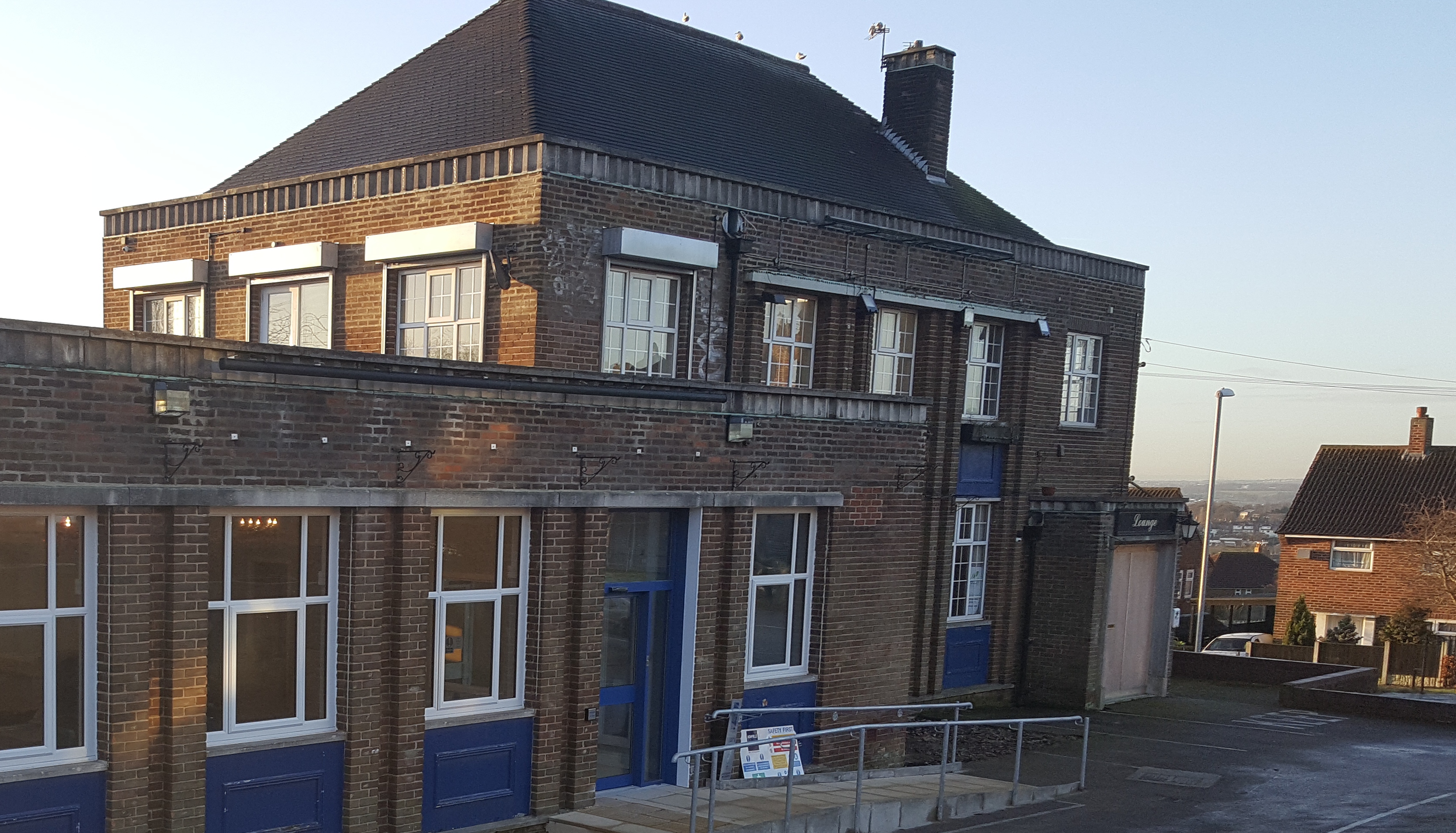 Leeds Rhinos Foundation offer support for new Community Centre in LS16 ...