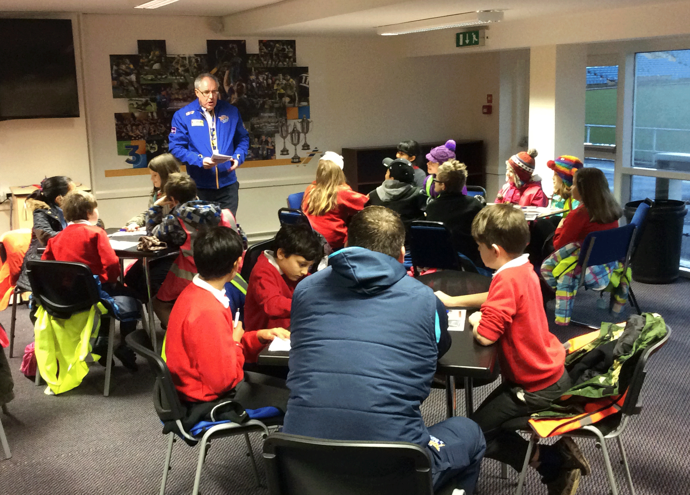 School kids receive special behind-the-scenes experience with pilot ...