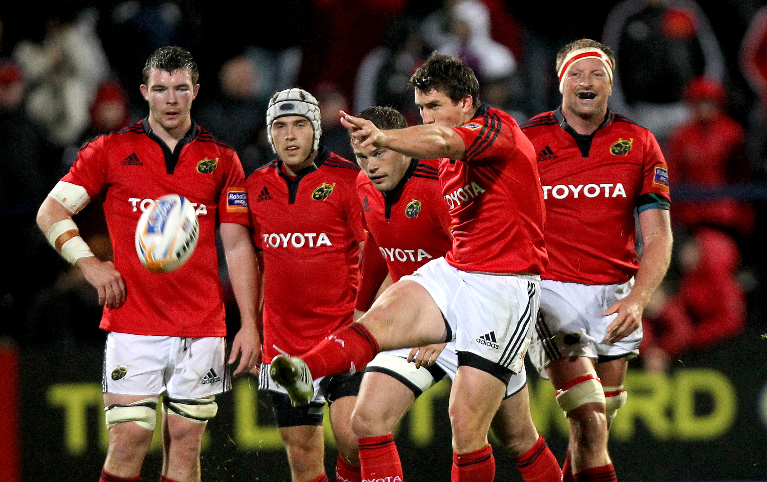 Munster Rugby | Ian Keatley kicks 17/9/2011