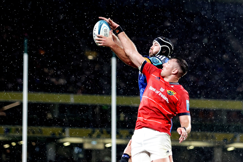 Munster Rugby | Caelan Doris and Tom Ahern in a line-out 22/10/2022