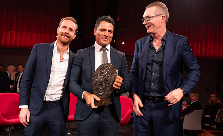 Munster Rugby | Doug Howlett Honoured With Richard Harris Award