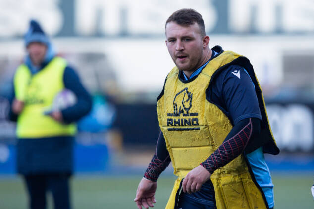 Welsh Rugby Union | Wales & Regions | Lewis back fit as he signs new deal