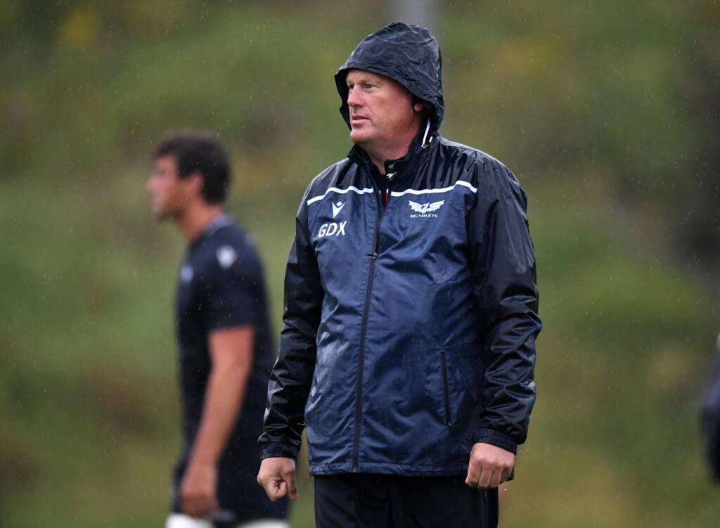 Welsh Rugby Union | Wales & Regions | Flyer Lewis signs for Scarlets