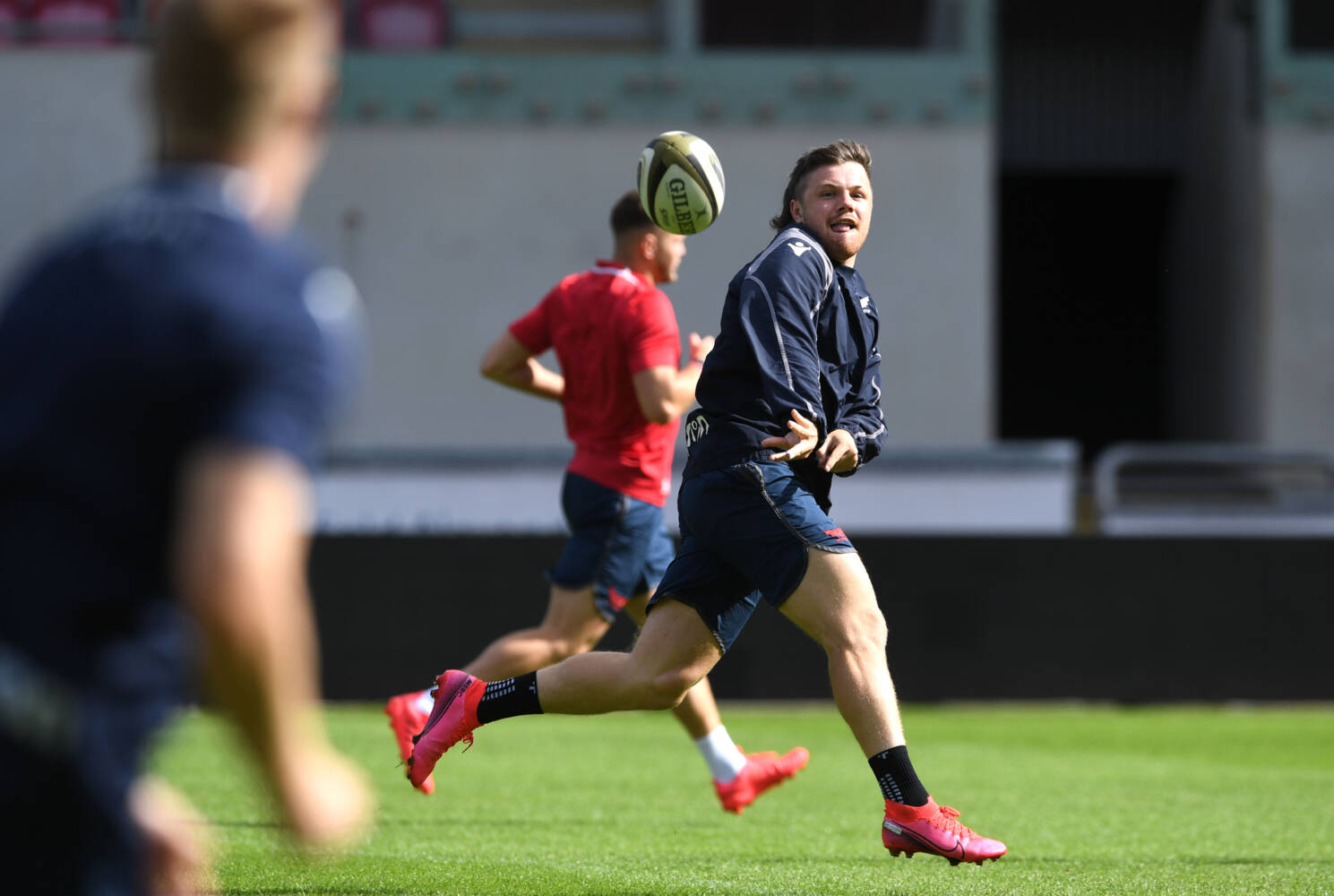 Welsh Rugby Union - Evans talks fine form, mullets and Toulon