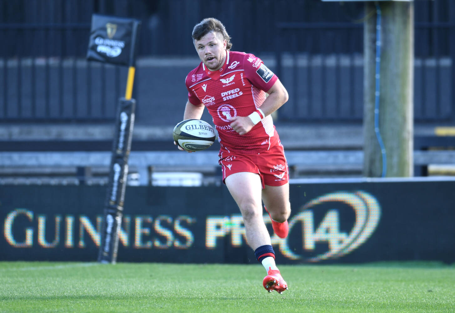 Welsh Rugby Union - Evans talks fine form, mullets and Toulon