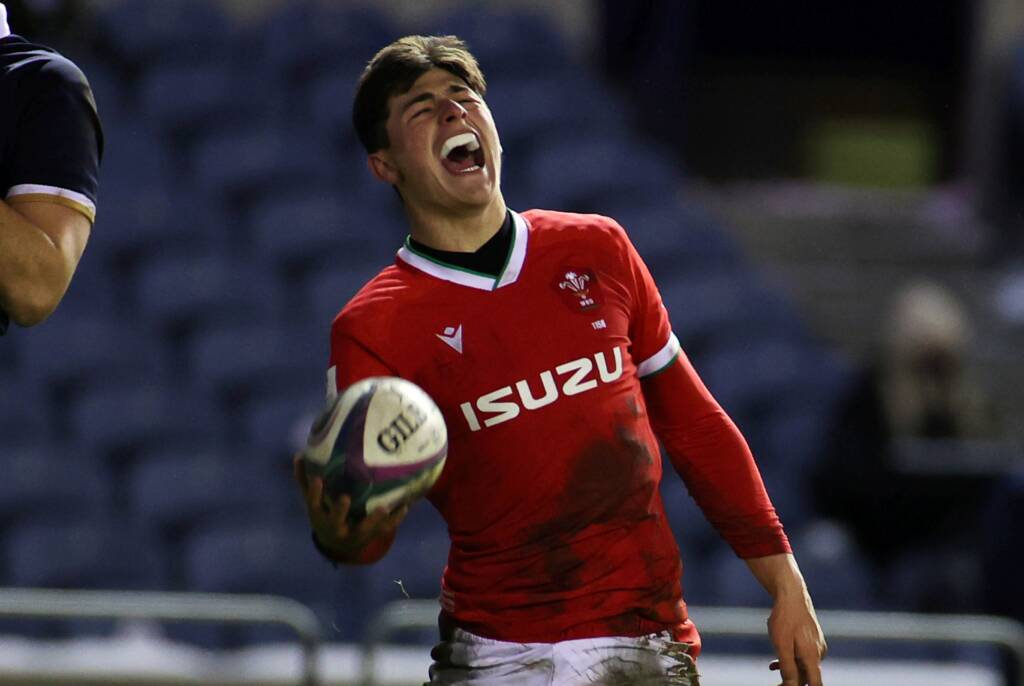 Welsh Rugby Union | Wales & Regions | Birthday boy Louis wows his wing ...