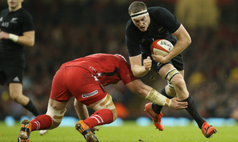 Welsh Rugby Union | Wales & Regions | Homegrown ace Dixon pens new contract