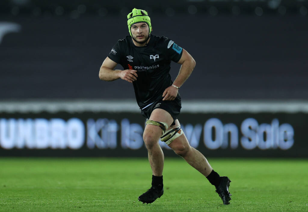 Welsh Rugby Union | Wales & Regions | Scrum half Jones signs for Dragons