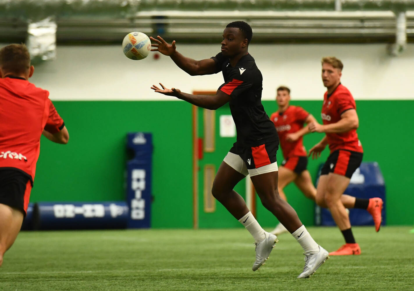 Welsh Rugby Union - Rookies offering Pugh encouragement on World Series