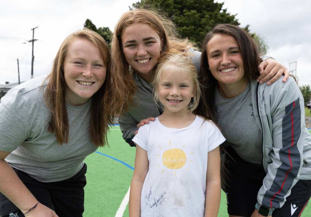 Welsh Rugby Union | Wales & Regions | Wales Women make school visit