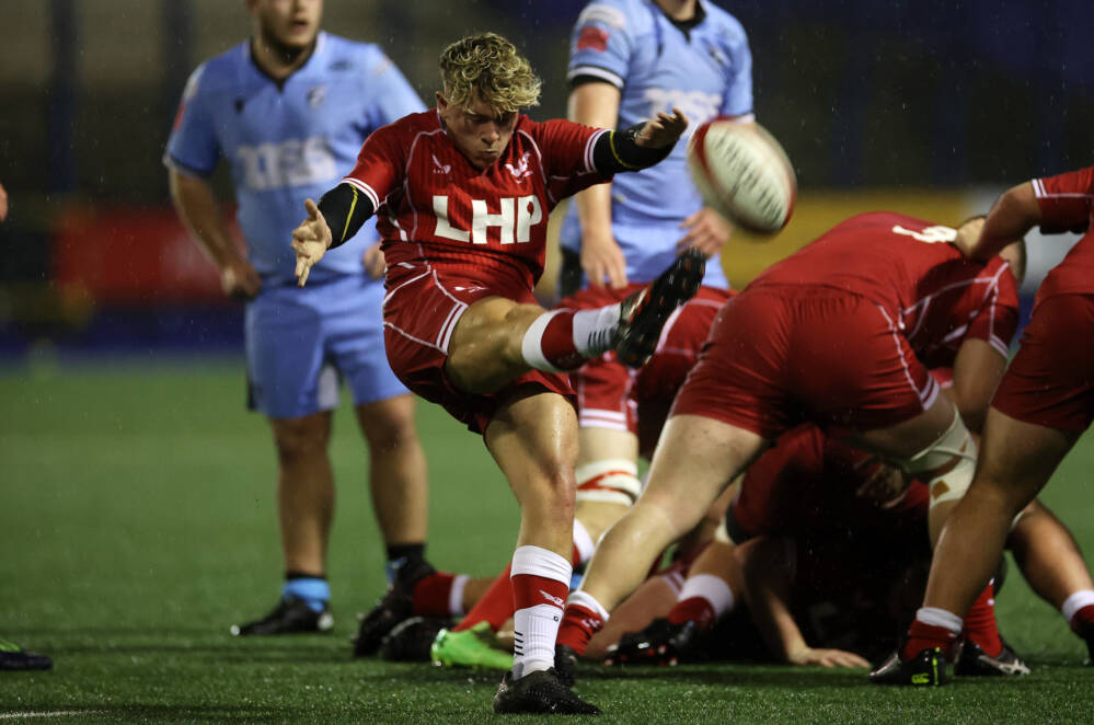 Welsh Rugby Union | Wales & Regions | Hewitt making his mark on and off ...