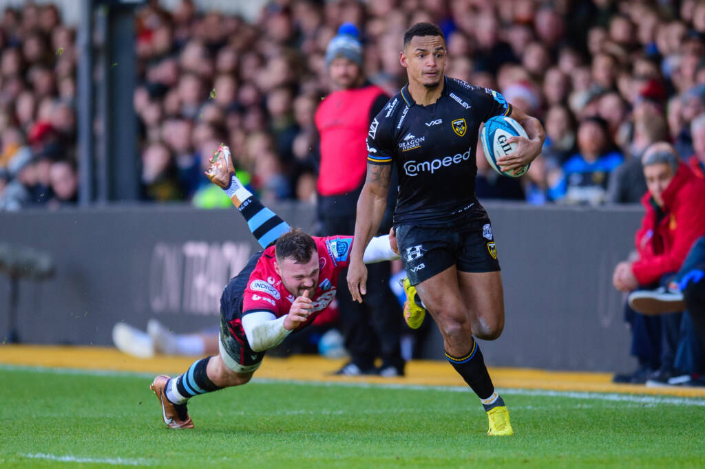 Welsh Rugby Union - Hewitt making his mark on and off the pitch