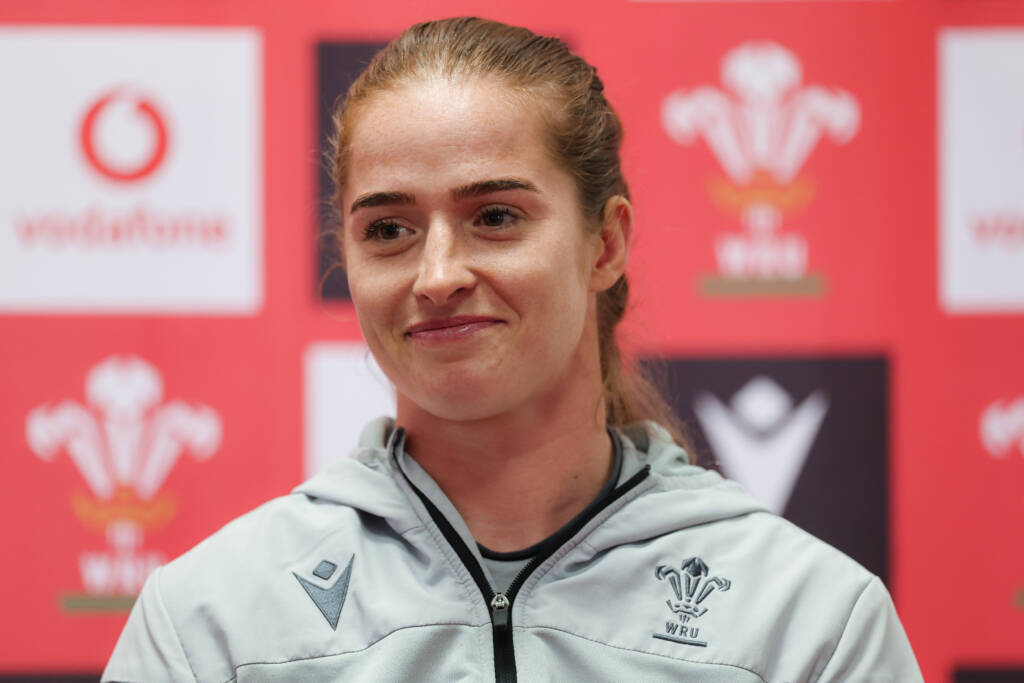 Welsh Rugby Union - 'Mind the Gap' – the quest for Hannah Jones and her ...