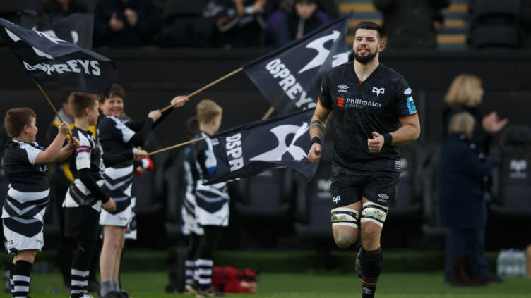 Welsh Rugby Union - Davies stepping out on to new surroundings