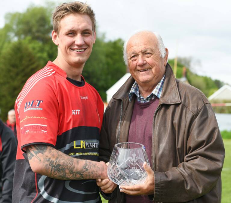 Welsh Rugby Union | Wales & Regions | Tributes pour in for Clive Rowlands