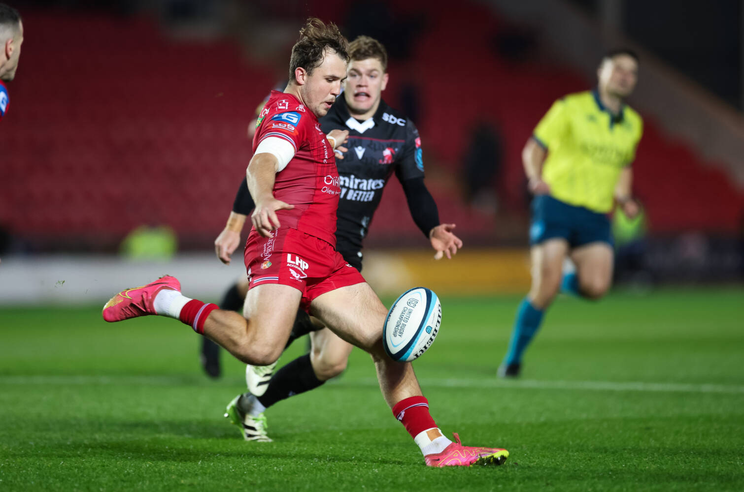 Welsh Rugby Union - Lloyd taking No 10 challenge head on