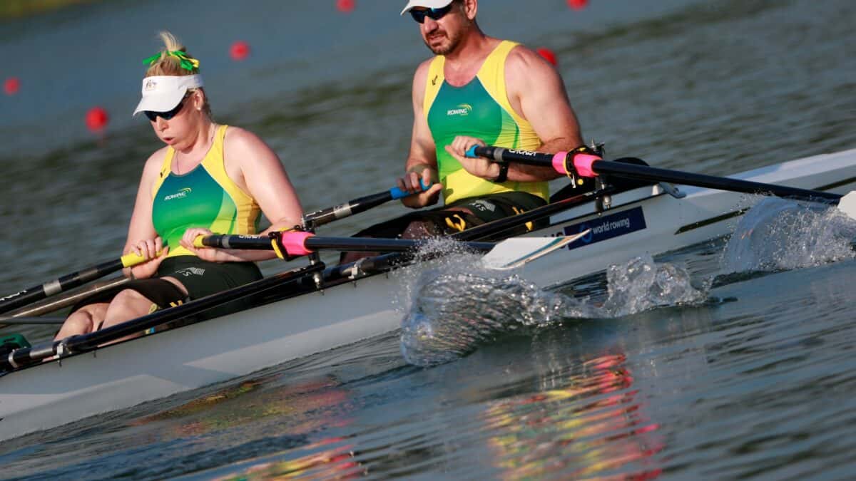Para-rowing heats feature 16 nations - World Rowing