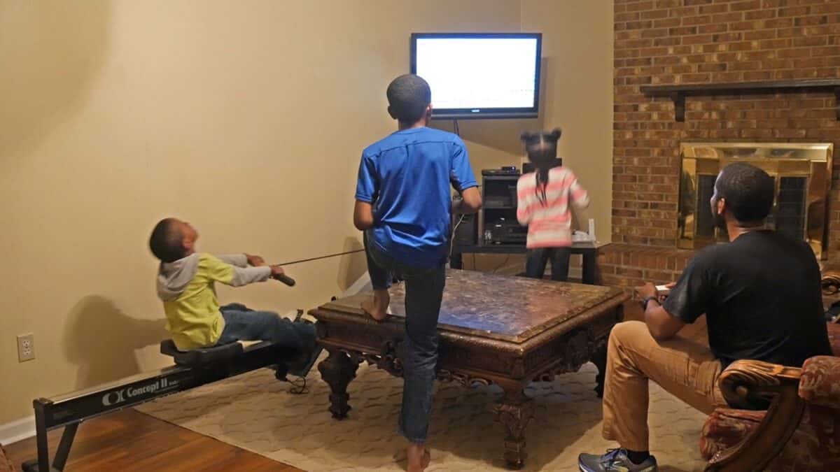 Using your indoor rower to power a video game - World Rowing