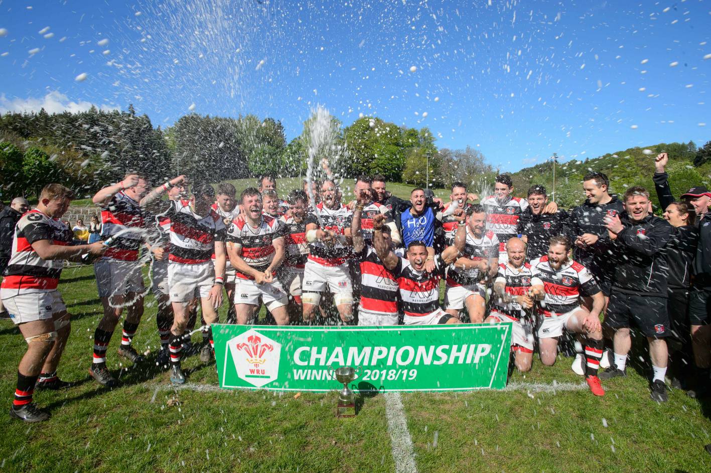 Welsh Rugby Union | Club & Community | Pontypool honour player contracts