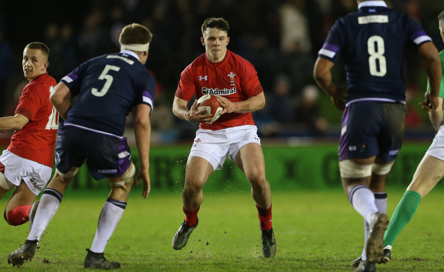 Welsh Rugby Union | Club & Community | Carson double lifts Whites