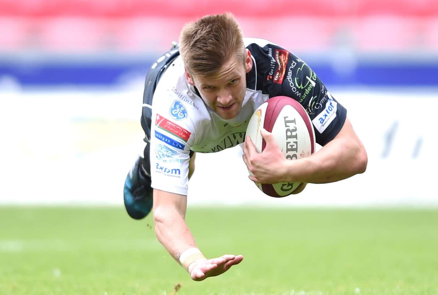 Welsh Rugby Union | Club & Community | Rowlands turns tables on his old ...