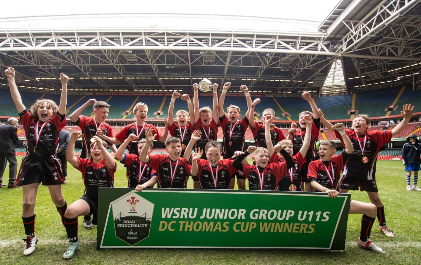 Welsh Rugby Union | Club & Community | Pontypool Schools give legend ...