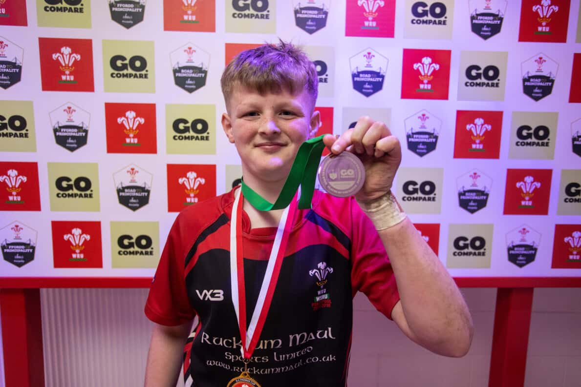 Welsh Rugby Union | Club & Community | Pontypool Schools give legend ...